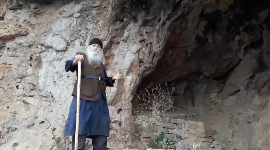Ο Γέροντας Κύριλλος Κατουνακιώτης μιλάει για τη σπηλιά και το όραμα του ...